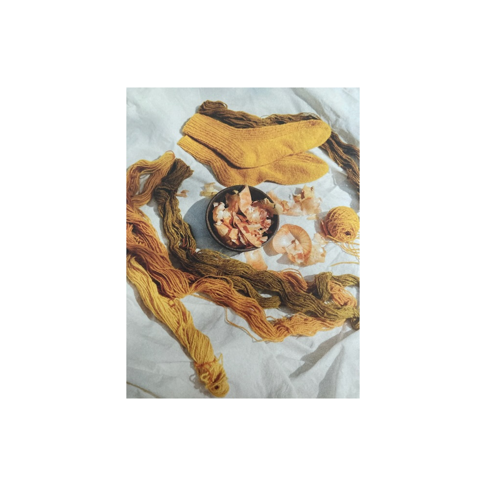 Strik og Plantefarvning - Uld, Krap og grønne blade - af Signe Siemsen