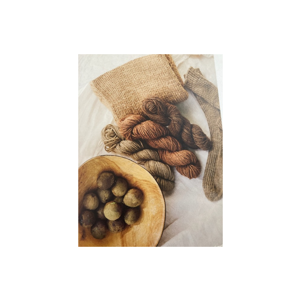 Strik og Plantefarvning - Uld, Krap og grønne blade - af Signe Siemsen